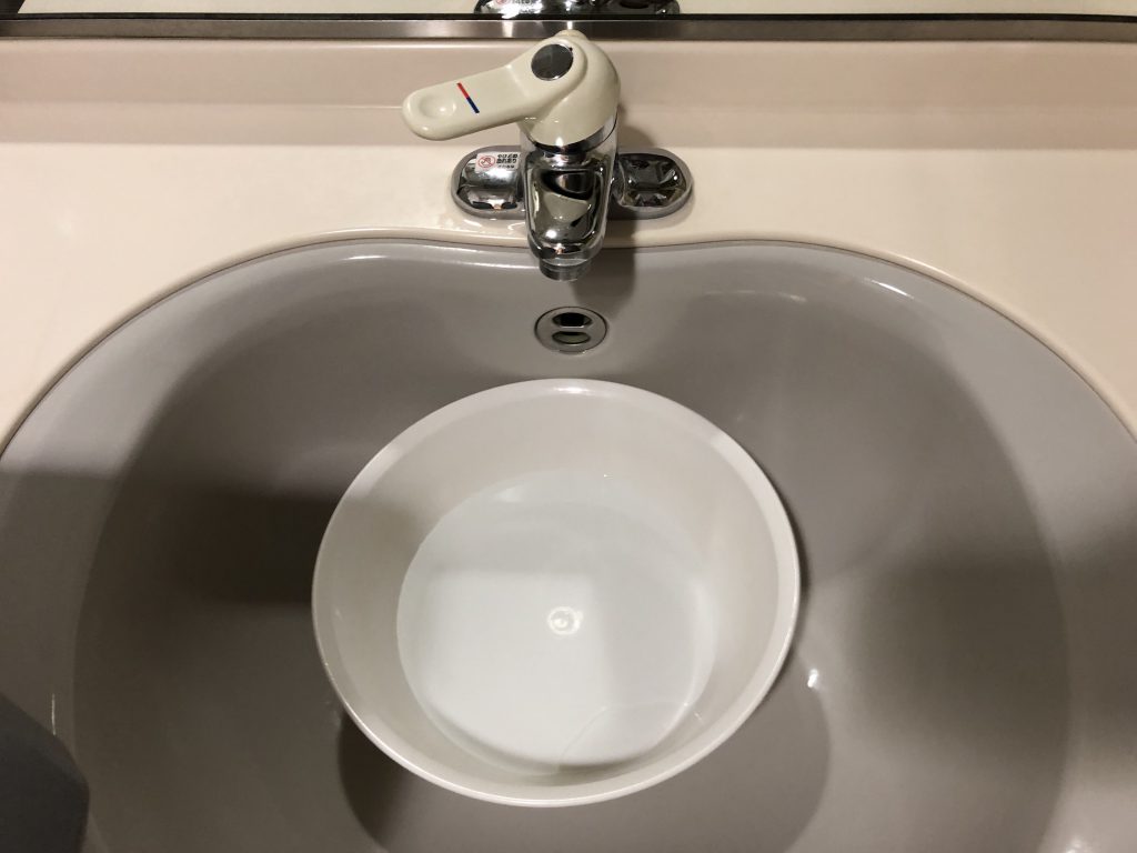 洗面化粧台の蛇口から水がポタポタ止まらない